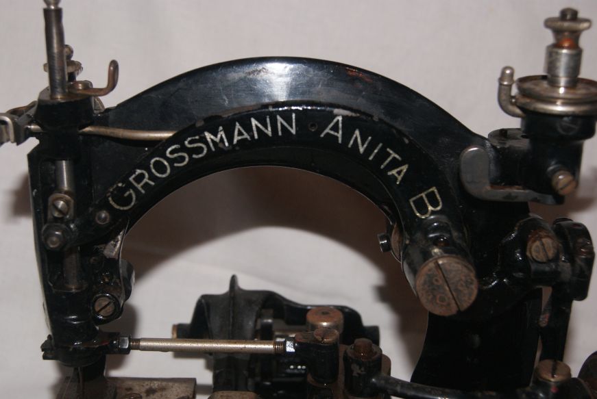 Museale, antike Hutnähmaschine von GROSSMANN - ANITA B / hat sewing machine